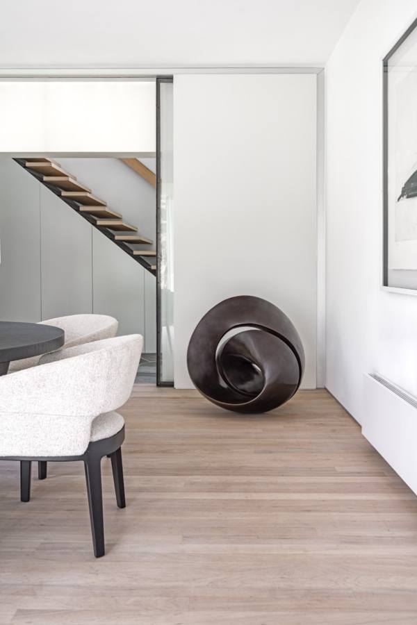 A limited edition bronze sculpture by Guido Deleu | Gardeco