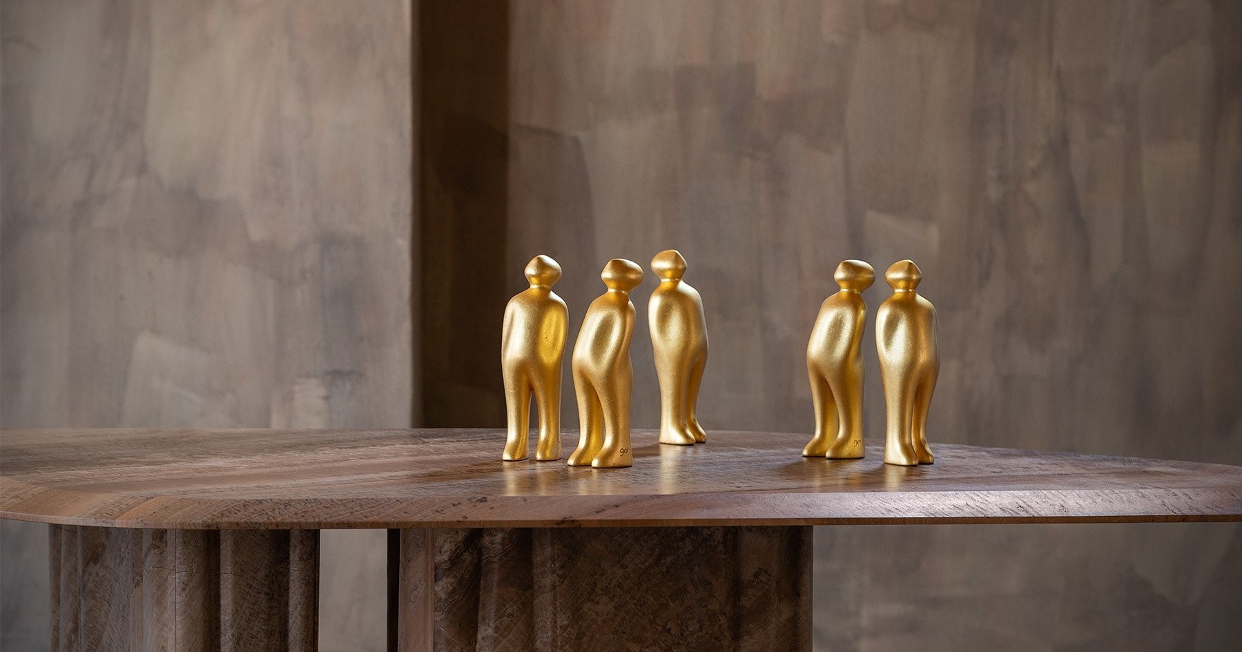 The Visitor – A golden tribute | Gardeco